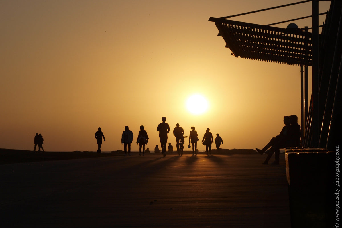Sunset at Tel Aviv beach: Sleepy Shores & Serenity – Pietschy Photography